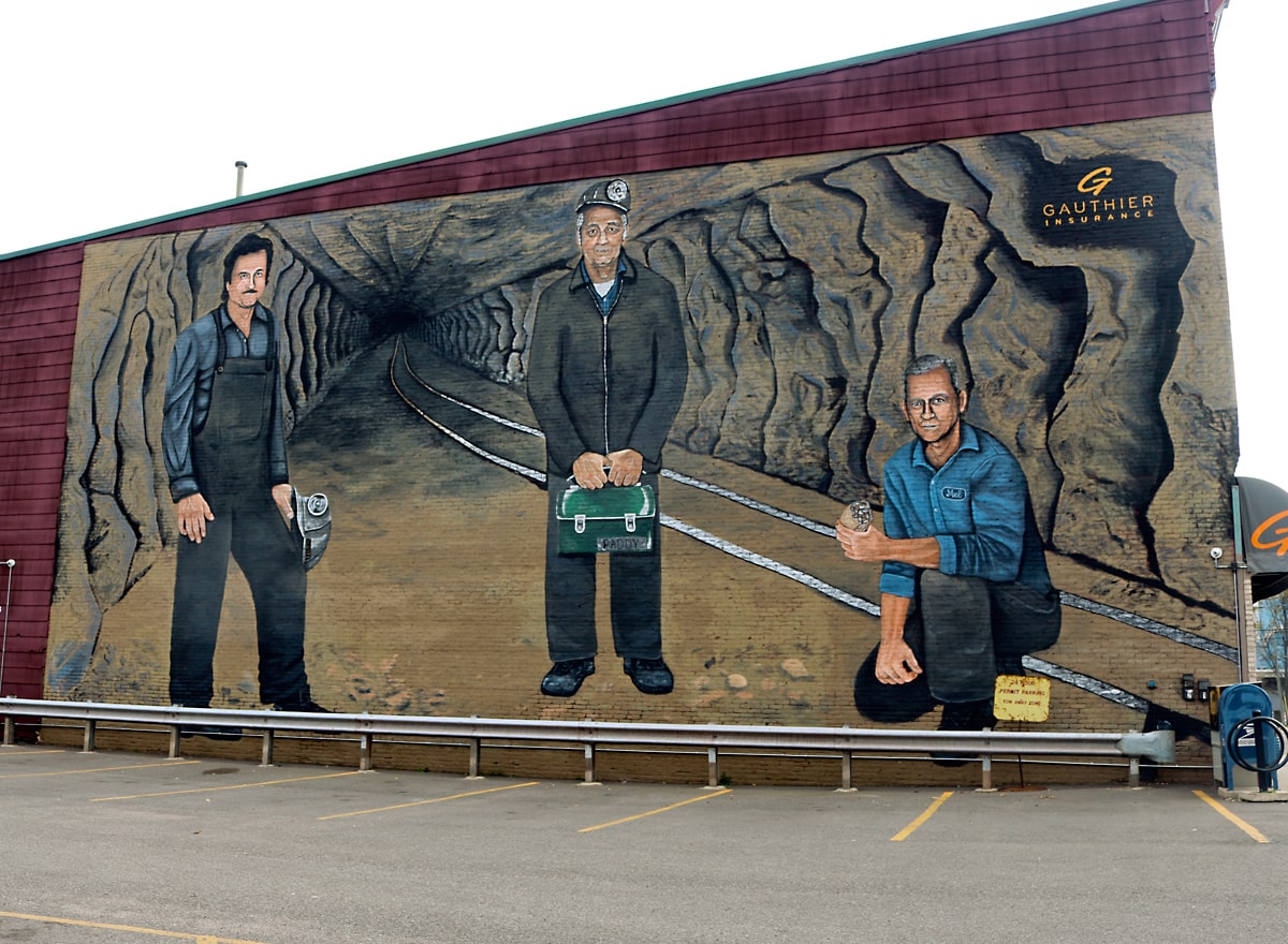 Photo of the Week: Iron Ore Miners Mural in Ishpeming, Michigan - Lireo ...