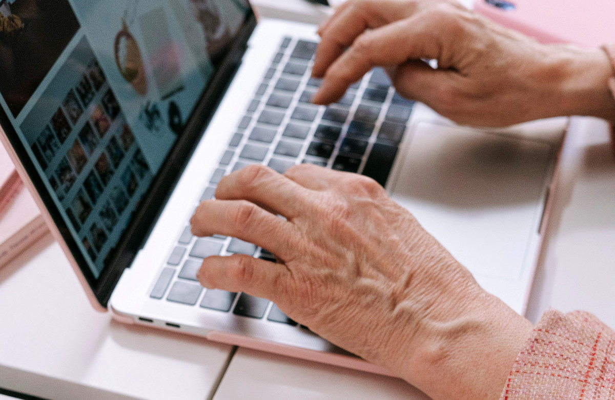 Quick Tip: How to Check the File Format of an Image File - Lireo Designs