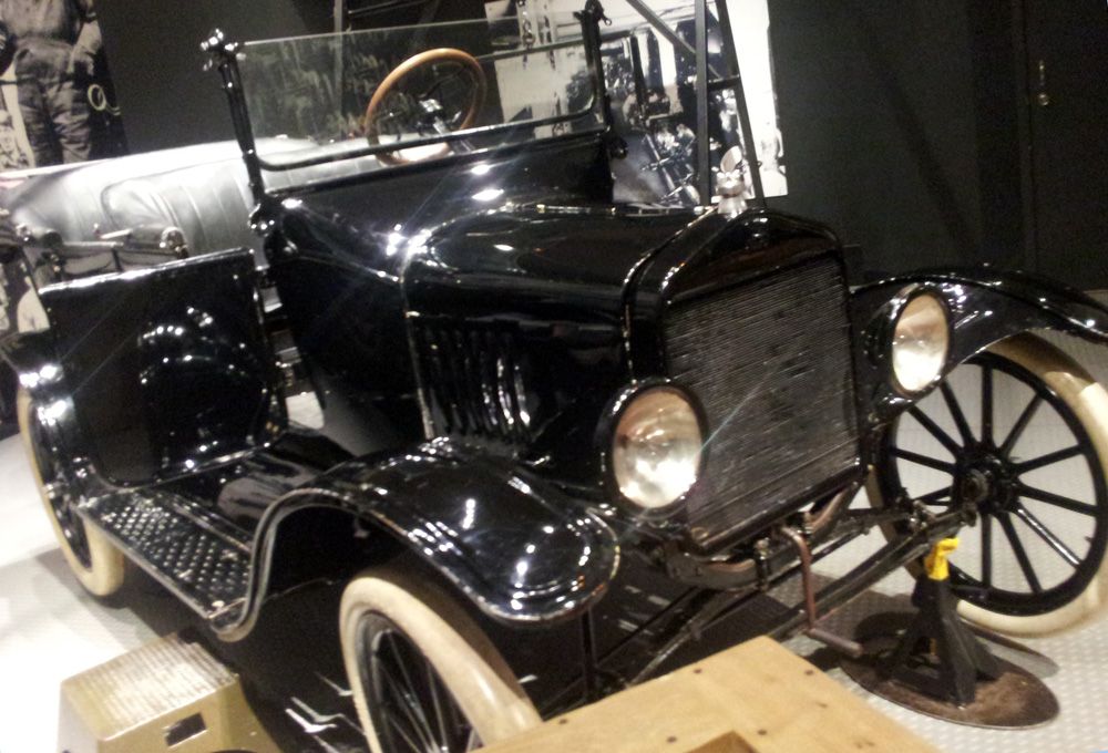 Photo of the Week: Assembling a 1919 Model T Car - Lireo Designs